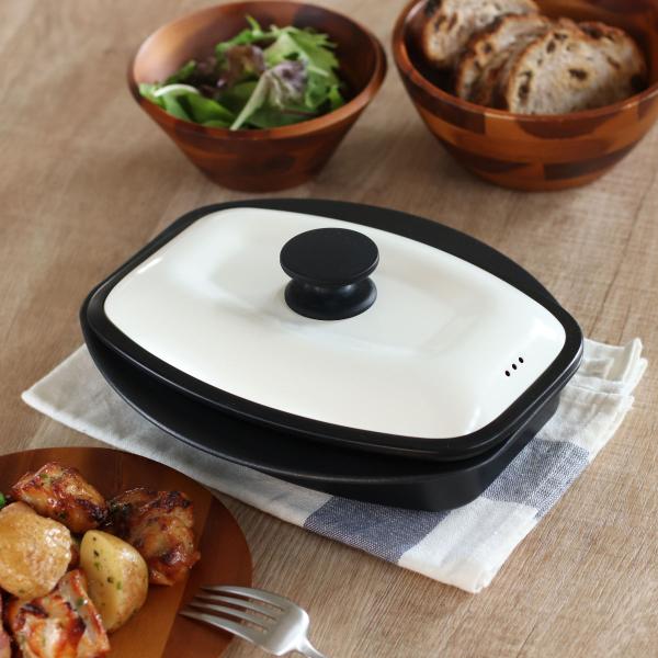 サイズ/外寸：約幅23×奥行20×高さ8.5cm内寸：約幅21.3×奥行15×高さ3.5cm重量/約420g容量/満水容量：約900ml内容量/1個付属品：レシピ材質/【本体】アルミめっき鋼板内面：ふっ素樹脂塗膜加工外面：焼付け塗装【蓋】ア...