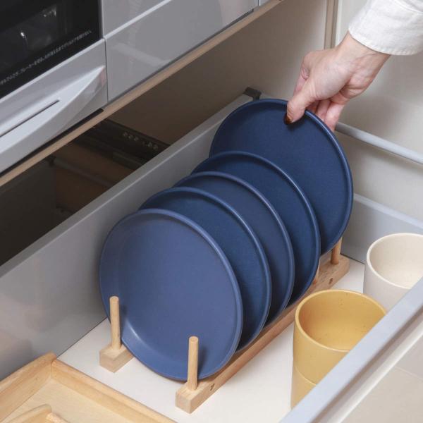 サイズ/約幅29.5×奥行12×高さ8.5cm重量/約215g内容量/1個材質/天然木（ラバーウッド・ラッカー塗装）生産国/ベトナム製●シンプルで使いやすい木製のディッシュスタンドです。●強度の高いラバーウッドを使用、天然木のあたたかみのあ...