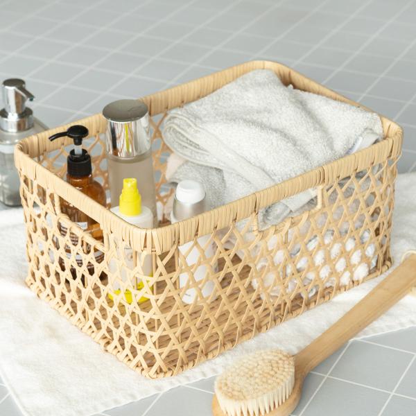 サイズ/約幅36.5×奥行26×高さ17.5cm重量/約705g内容量/1個材質/ポリエチレン、アイアン組立状態/完成品●天然素材で作られたような竹かご風バスケット 角型（深型）です。●小物が多い水回りの収納に最適です。●カラーボックスにピ...