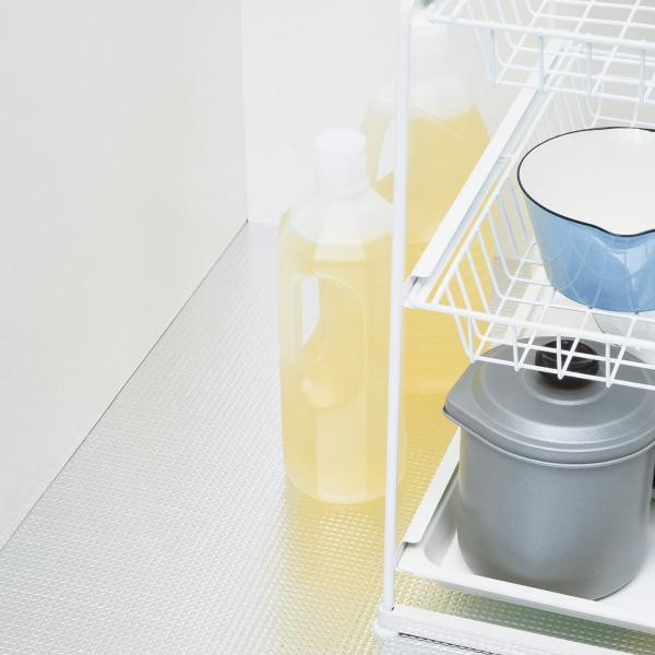 サイズ/約幅60×奥行200cm重量/約69g内容量/1枚材質/ポリエステル（アルミ蒸着）ポリエチレン生産国/日本製●シンク下の収納に敷くアルミシートです。●害虫を寄せつけにくく、カビの繁殖を抑え、汚れも防止できるので清潔に保つことができま...