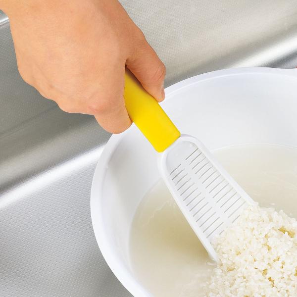 サイズ/約幅7.5×奥行4×高さ28.5cm内容量/1個材質/ポリプロピレン生産国/日本製食器洗い乾燥機/使用不可●手を濡らさずラクラク米研ぎができる便利グッズです。●メッシュ状になっているので米をこぼしにくくスムーズに水切りができます。米...