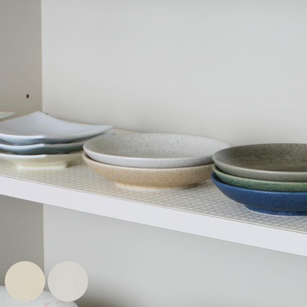 サイズ/約横500×縦30cm内容量/1枚材質/ポリエチレン種類/クリーム、ホワイト生産国/日本製耐熱温度/60度●物の出し入れでズレにくい加工がされた棚シートです。●消臭・抗菌・防カビ加工も施されており、敷くだけで簡単に設置ができます。●...