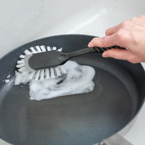 サイズ/約幅6.5×高さ25cm重量/約52g内容量/1個材質/ポリエステル生産国/スウェーデン製耐熱温度/124度●鍋やフライパンの焦げ落とし、食器洗浄機の予洗いなどに便利なディッシュブラシです。●放射状の植毛でゴミが詰まりにくいです。●...