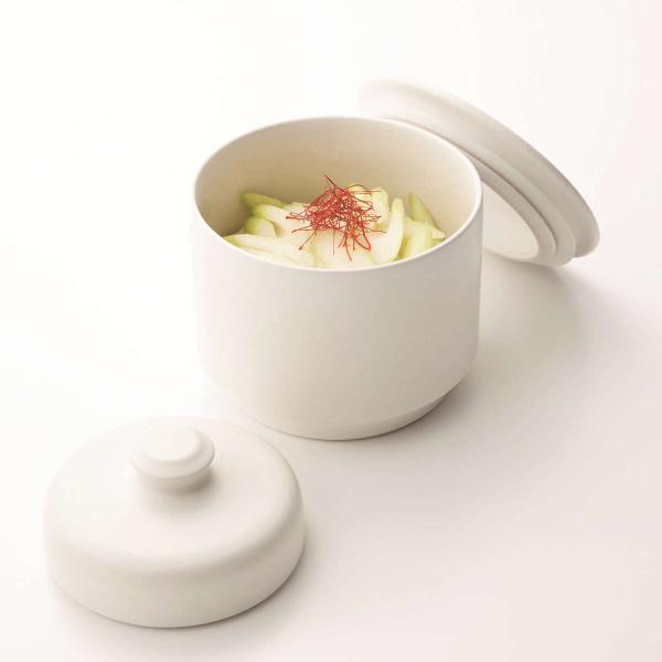 サイズ/約高さ9.5cm直径：約13.5cm重り：約直径10×高さ5.5cm重量/本体：約650g重り：約600g内容量/1個材質/陶器生産国/日本製●浅漬けが簡単に作れる便利な浅漬け鉢です。●信楽焼で作られた温かさを感じる素材感とシンプル...