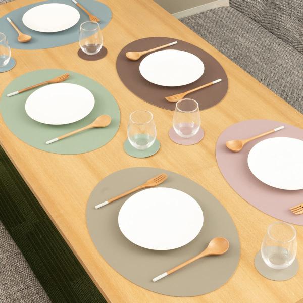 サイズ/約横47×縦33cm内容量/1枚材質/PVC（両面プリント）種類/Mauve、BLUESTONE、GREEN、BROWN、taupe生産国/中国製●クラシックな革の質感とモダンな雰囲気を組み合わせた 「TOGO」シリーズのランチョン...