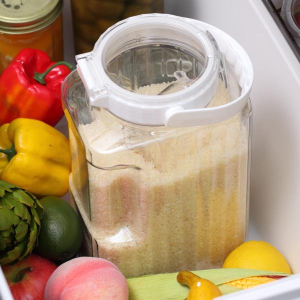 サイズ/約幅16.5×奥行13×高さ26.5cm（持ち手含まず）重量/米びつ：約520g、一合カップ：約27g容量/米収納量：約3kg内容量/1個付属品：一合カップ材質/本体：PET開閉フタ：PET、熱可塑性エラストマーフタ枠・ハンドル：ポ...