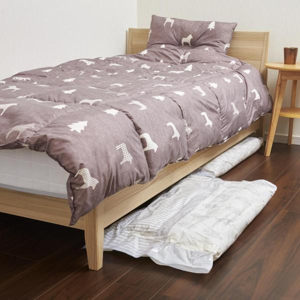 サイズ/約横90×縦100cm内容量/1枚材質/本体：ポリエチレン、ナイロンスライダー：ポリプロピレン生産国/中国製●掃除機いらずの布団圧縮袋『シングル布団用』です。●収納場所に合わせて圧縮方法を変えられます。●表面には収納していてもおしゃ...