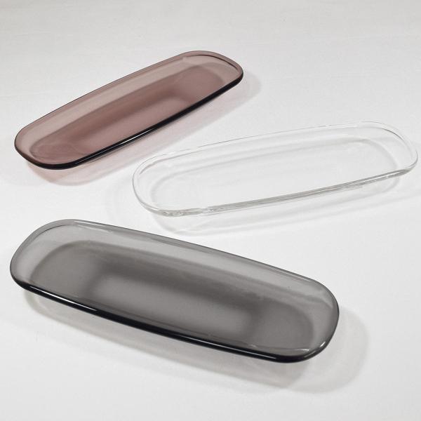 サイズ/約幅7×奥行18.5×高さ1.8cm重量/約45g内容量/15枚（5枚入×3セット）材質/メタクリル樹脂種類/クリア、スモーク、アンバー生産国/日本製食器洗い乾燥機/使用不可●クリアカラーのおしぼりトレーです。●家庭でも飲食店などの...