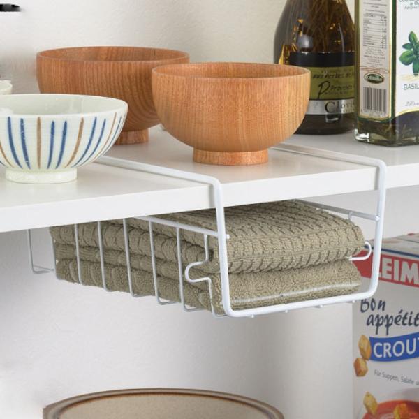 サイズ/約幅16.5×奥行27×高さ11cm重量/約262g内容量/1個材質/本体：鉄（エポキシ樹脂塗装）保護キャップ：塩化ビニル生産国/中国製耐荷重/約3kg●吊り戸棚の下を有効活用できるキッチンバスケットです。●よく使うラップや布巾、調...