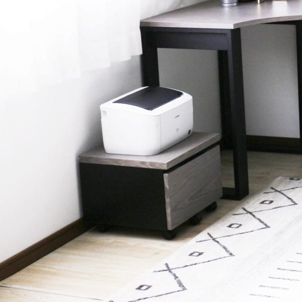 サイズ/約幅43×奥行41×高さ32cm内容量/1台材質/突板（天然木工芸突板）生産国/中国製キャスター/付き耐荷重/約15kg組立状態/完成品（一部取付）梱包サイズ/幅47×奥行43×高さ30cmお届け梱包数/1個口●パソコン周りの必要な...