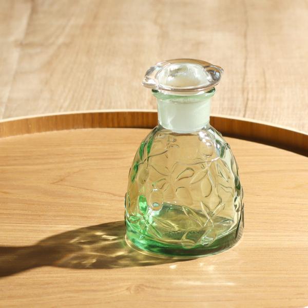 サイズ/約高さ10.5cm直径：約7cm容量/約120ml内容量/1個生産国/日本製食器洗い乾燥機/使用不可●「スーッと細く出て、キレよく止まる。」使いやすさが自慢のガラスの醤油差しです。●グリーンがかったガラスにオリーブの柄がレトロでかわ...