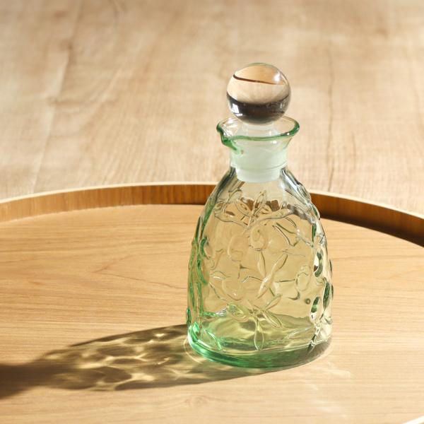 サイズ/約高さ14cm直径：約7cm容量/約160ml内容量/1個生産国/日本製食器洗い乾燥機/使用不可●丸いガラス線が印象的なガラスのドレッシングボトルです。●グリーンがかったガラスにオリーブの柄がレトロでかわいらしく、食卓に優しい雰囲気...