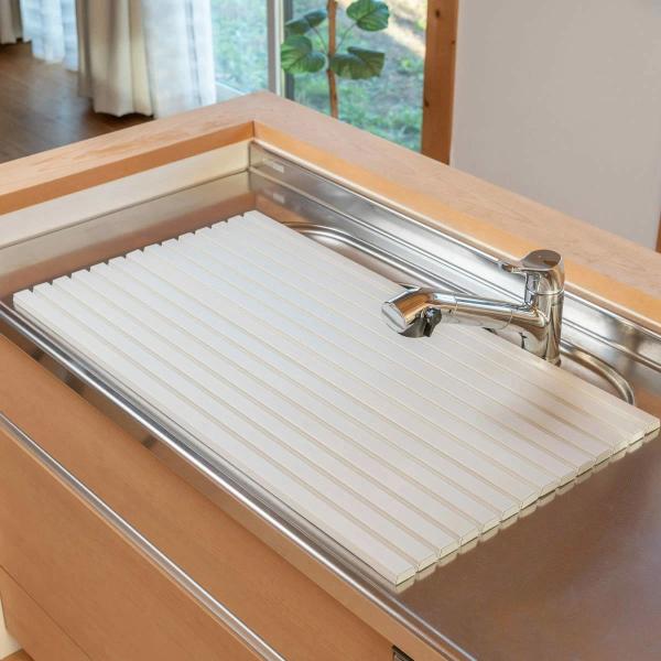 サイズ/約横75×縦47.2cm厚さ：約1cm重量/約790g内容量/1枚材質/ポリスチレン樹脂生産国/日本製耐熱温度/100度●キッチンシンクに被せるだけで目隠しができるカバーです。●突然の来客時もごちゃつきが目に入りません。●ネコちゃん...