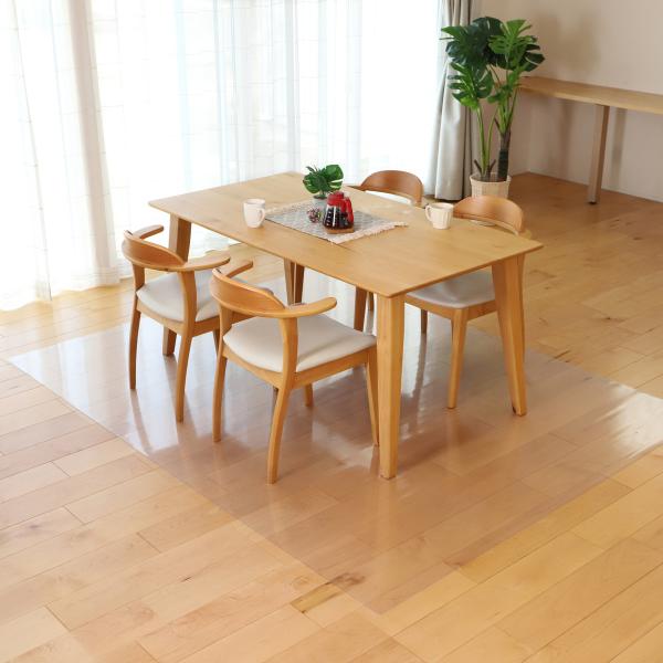 サイズ/約横240×縦330cm厚さ：約0.15cm内容量/1枚材質/塩化ビニル100％生産国/中国製耐熱温度/70度床暖房/ホットカーペット/対応●キズや汚れから守る240×330cmの透明マットです。●テーブルやイスの動きによるキズや凹...