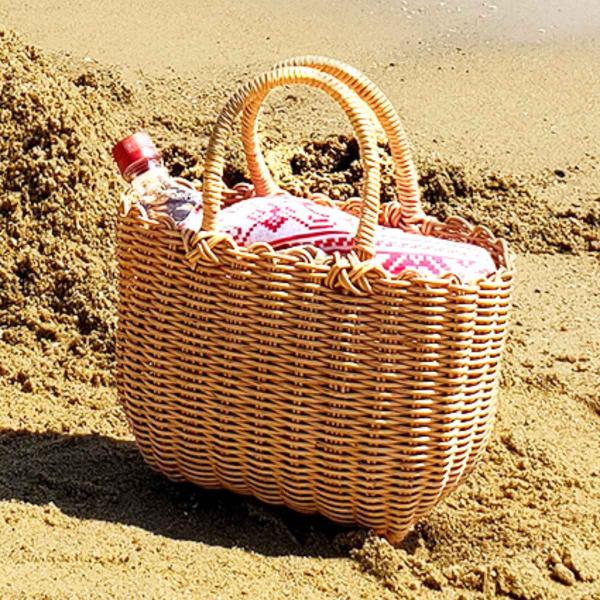 サイズ/約幅37×奥行17×高さ24cm取っ手を含む高さ：約37cm内容量/1個材質/抗菌ポリプロピレン、ポリエチレン生産国/中国製洗濯/手洗いのみ可能●抗菌素材を使用した、洗えるかごバッグです。●水に強く丸洗いが可能です。●紫外線にも強い...