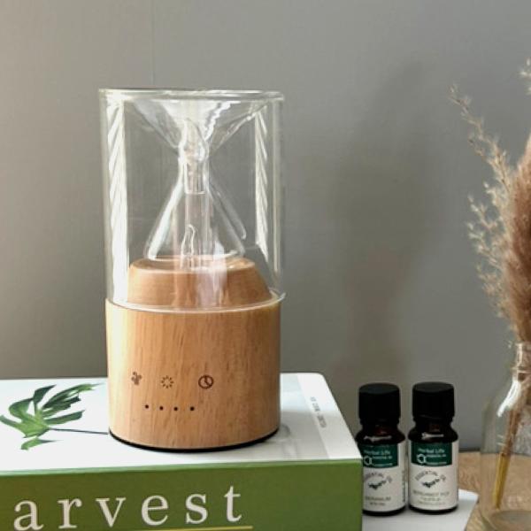 サイズ/約高さ15.3cm直径：約8cm重量/約350g内容量/1個付属品：サイレンサー、USB電源接続コード（Type-C）材質/ガラス、天然木生産国/中国製電源/DC5V 1A（コード長 1m）消費電力/約1W●砂時計を模したダブルウォ...