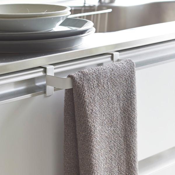 サイズ/約幅16×奥行6×高さ4cm重量/約110g内容量/本体：1個付属品：緩衝材×4材質/本体：スチール（ユニクロメッキ+粉体塗装）生産国/中国製耐荷重/約1kg●シンク扉に簡単に取り付けられるタオルハンガー 幅16cmです。●シンプル...