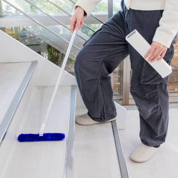 サイズ/収納時：約幅6×奥行6×高さ70cm使用時：約幅22×奥行3×高さ60cm内容量/モップ、ケース各1個材質/柄：ABS樹脂・ポリプロピレン、ポリアセタール、アルミニウム合金ケース：ポリプロピレンヘッド：ポリプロピレンブラシ：ナイロン...