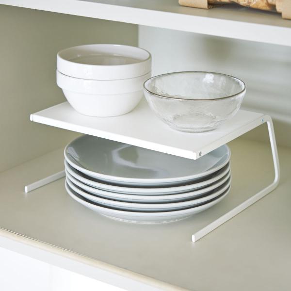 サイズ/約幅21.5×奥行18.5×高さ9cm棚サイズ：約幅21.5×奥行15(cm)重量/約350g内容量/1個材質/本体：スチール（粉体塗装）生産国/中国製耐荷重/約1.5kg●食器の出し入れがしやすくなるディッシュストレージです。●食...