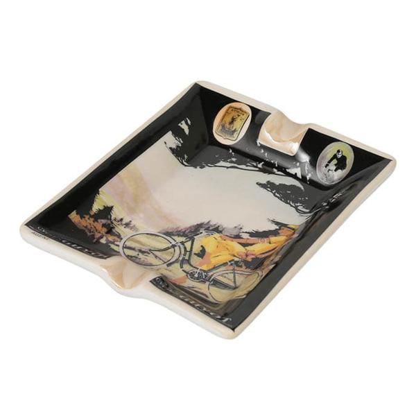 サイズ/約幅10.3×奥行13×高さ2.5cm内容量/1個材質/ポーセリン原産国/中国●レトロポスターをそのまま小さくしたような絵柄の灰皿です。●コイントレイやアクセサリートレイとしても使えます。インテリア アメリカンレトロ インテリア雑貨...