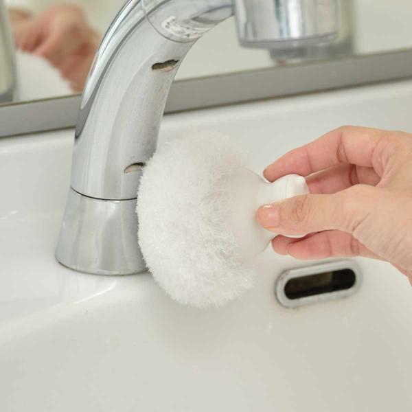 サイズ/約幅8×奥行8×高さ8cm重量/約40g内容量/1個材質/持ち手・毛：ポリプロピレン（抗菌加工）生産国/日本製●網目繊維だから、洗剤を使わずに水だけで汚れが落ちるブラシです。●持ち手付きなので握りやすく、掃除中も手が濡れません。●ス...