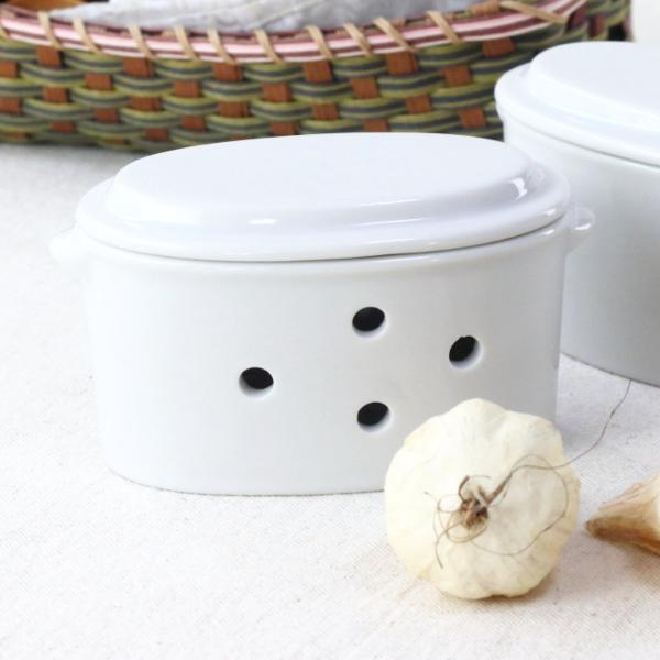 サイズ/約幅14×奥行7.5×高さ7.5cm重量/約415g内容量/1個材質/陶器生産国/日本製食器洗い乾燥機/使用可能電子レンジ/使用可能●ガーリックを手軽にすりおろして使える、機能的なポットです。●蓋に陶器製の擦り金が付いているので、手...