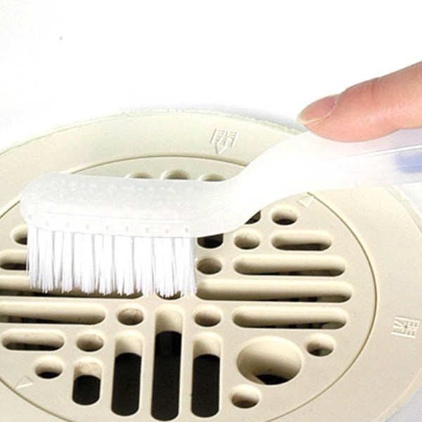 サイズ/約幅22×奥行6.5×高さ4cm重量/約31g内容量/ブラシ、ピンセット：各1本材質/ポリプロピレン生産国/中国製●気になる排水口の汚れ落としに便利なブラシとピンセットです。●ブラシ、ピンセットが各1本ずつのセットです。●ブラシはゴ...