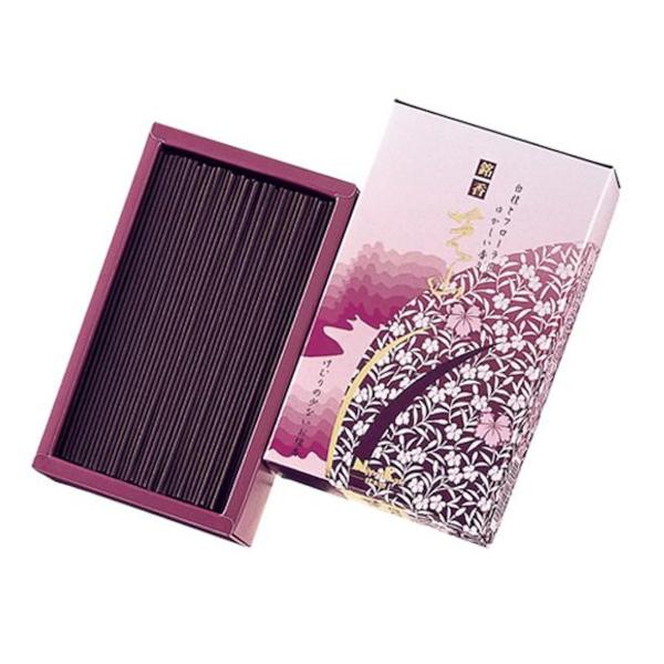 サイズ/約幅10×奥行4×高さ16.2cmお線香の長さ：約14cm重量/約230g内容量/1箱（約190g）材質/原料：タブ粉、香料生産国/日本製●「芝山」は、懐かしくそして深い想いを穏やかな香りに託したお線香です。●白檀をベースに龍脳、桂...