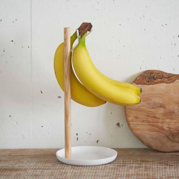 サイズ/約幅13×奥行13×高さ28cm内容量/1個材質/フック・台座：スチール（粉体塗装）支柱：天然木生産国/中国製●白いスチールと天然木が美しいバナナスタンドです。●傷みやすいバナナはバナナスタンドに吊るしたい。でも見た目が…と気になる...