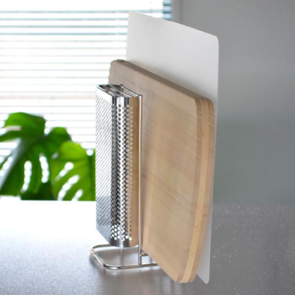 サイズ/約幅10.5×奥行11×高さ20cm重量/約247g内容量/本体1個、すべり止めゴム4個材質/本体：18-8ステンレス鋼ゴム部：シリコーンゴム生産国/日本製●包丁2本、厚さ3cmまでのまな板1枚と、シートまな板1枚が収納できます。●...