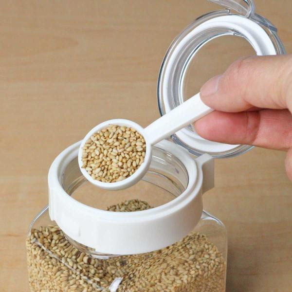 サイズ/約幅3.2×奥行8.8×高さ1.6cm内容量/同色5本組（5ml／本）材質/ポリプロピレン種類/グリーン、ホワイト、チャコールブラウン生産国/日本製耐熱温度/100度●お客様の声が作った大人気の保存容器「フレッシュロック」の専用スプ...