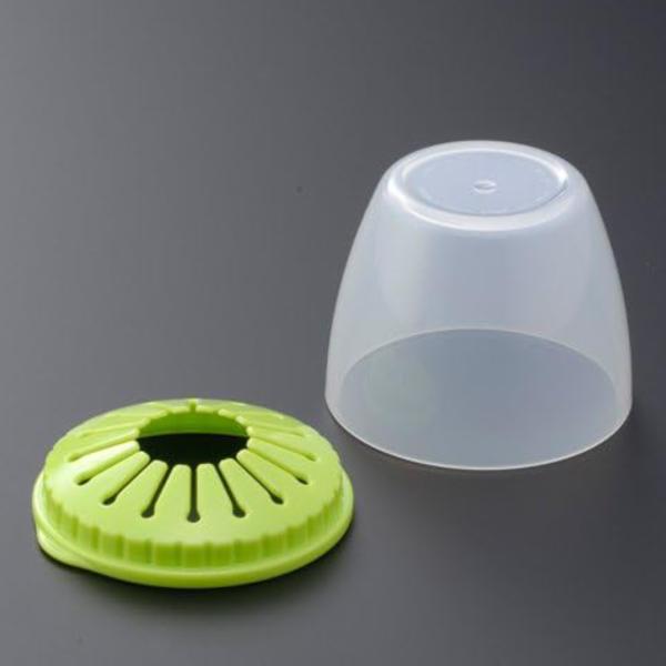 サイズ/約幅7.2×奥行7.5×高さ6cm内容量/1個材質/コップ：ポリプロピレンアタッチメント：ポリエチレン生産国/日本製●ペットボトルに取り付けて使える便利な携帯コップです。●色々なサイズのペットボトルで便利に使えます。●穴をペットボト...