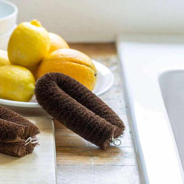 サイズ/【本体】約幅6×奥行3×高さ14.5cm【金属部分】内寸：約直径0.8cm、外寸：約直径1cm【全高】約15.5cm内容量/1個材質/棕櫚（しゅろ）・ステンレス線生産国/日本製耐熱温度/90度●棕櫚を贅沢に使った、やわらかく弾力のあ...