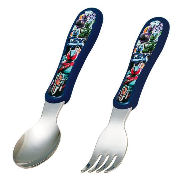 サイズ/約13.5cm内容量/1個材質/持ち手：AS樹脂金物：ステンレススチール種類/スプーン、フォーク生産国/日本製食器洗い乾燥機/使用可能●男の子に大人気、仮面ライダーのスプーン・フォークです。●食洗機対応でお手入れが簡単です。●お気に...