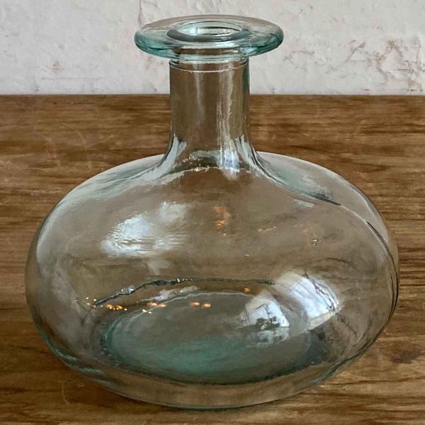 サイズ/約高さ11cm直径：約12.5cm内容量/1個材質/リサイクルガラス生産国/スペイン製●リサイクルガラスベース FLORERO BOTELLA フラスコです。●スペインで丁寧に作られた美しい花瓶です。●ガラスの透明感とリサイクル特有...