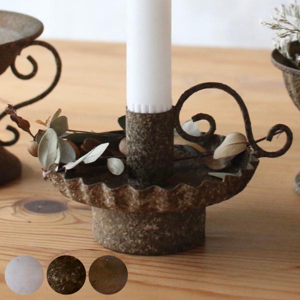 サイズ/約幅12×奥行10.5×高さ8cm内容量/1個材質/ブリキ種類/ホワイト、アンティーク、ゴールド生産国/中国製●古い教会で使われていたような雰囲気をイメージしてデザインされた、キャンドルホルダーです。●持ち手付きで重厚感のあるブリキ...