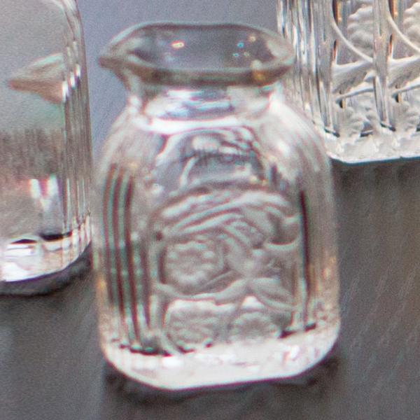 サイズ/約幅4.5×奥行5.5×高さ7.5cm容量/約70ml内容量/1個材質/ガラス生産国/日本製食器洗い乾燥機/使用不可電子レンジ/使用不可●繊細な花柄が印象的なクラシカルでエレガントなデザインです。●飲み物やお菓子に添えるミルクやはち...