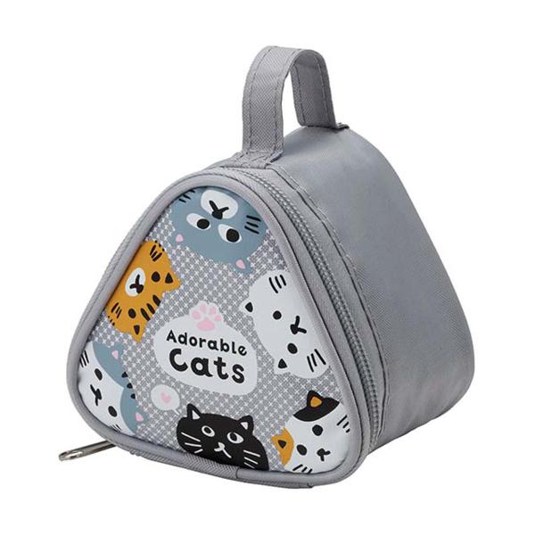 サイズ/約幅10.5×奥行8.5×高さ10cm重量/約46g内容量/1個材質/外側生地：ポリエステル内側生地：アルミファスナー：ナイロンファスナー持ち手：亜鉛合金生産国/中国製洗濯/不可●持ち手付きの便利な保冷おにぎりケースです。●内側がア...