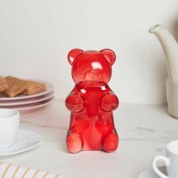 サイズ/約幅8×奥行6×高さ15cm容量/約250ml内容量/1個材質/ホウケイ酸ガラス生産国/中国製●ガラスで作られた大きなグミベア型の調味料入れです。●頭がフタになっており、中身が透けて見えるデザインです。●置くだけでキッチンやテーブル...