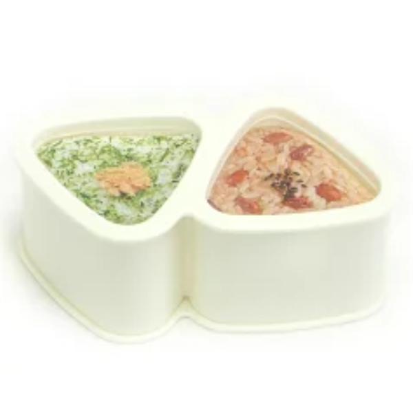 サイズ/約幅7.7×奥行15×高さ5.5cm内容量/2ヶ取材質/ポリプロピレン耐熱温度/110度●ごはん粒がくっつきにくいです。●おにぎりが簡単にとれます。●使用後のお手入れもラクラクです。型 おにぎり押し型 お弁当作り 時短料理 手が汚れ...