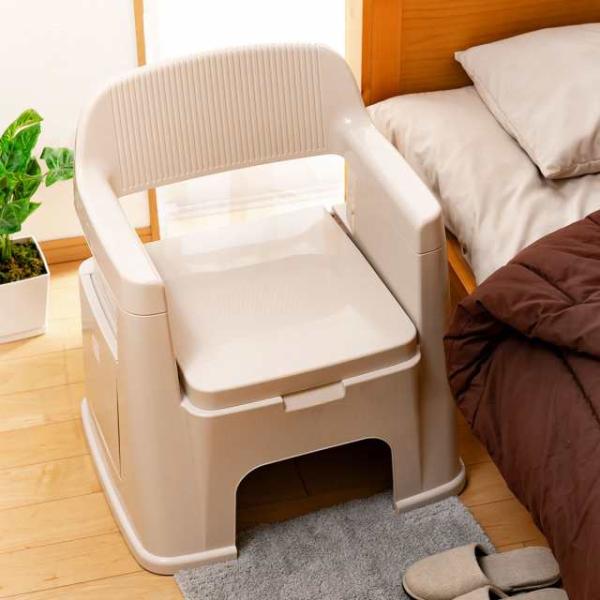 サイズ/約幅60×奥行50×高さ66.5cm座面高：約34cm重量/約6kg容量/バケツ容量：7.5L専用消臭剤：100ml内容量/1台付属品：便座カバー、専用消臭剤、フタ付きバケツ材質/本体：ポリプロピレン脚ゴム：NRゴム便座軸：スチール...