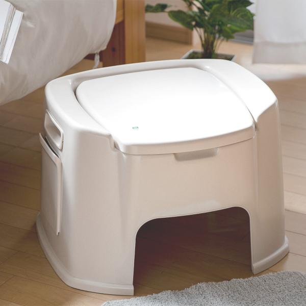 サイズ/約幅57×奥行52×高さ38cm座面高：約36cm重量/約4kg容量/バケツ容量：7.5L専用消臭剤：100ml内容量/1台付属品：便座カバー、専用消臭剤、フタ付きバケツ材質/本体：ポリプロピレン脚ゴム：NRゴム便座軸：スチール座面...