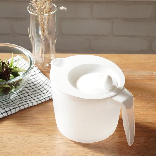 サイズ/約幅22.5×奥行17×高さ16.5cm内容量/1個材質/ポリプロピレン生産国/日本製耐熱温度/120度食器洗い乾燥機/使用可能●コンパクトなサラダスピナーです。●つまみを回すだけで、水洗いした野菜の水切りが簡単にできます。●小さ目...