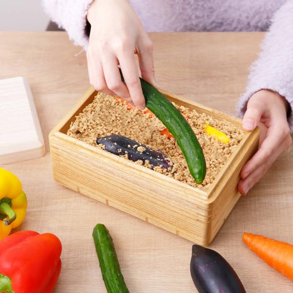 サイズ/約幅23×奥行15×高さ11.5cm重量/約425g内容量/1個材質/天然木（桐材）表面加工：自然塗料生産国/日本製●桐ならではの調湿・消臭・抗菌効果を活かしたぬか漬け鉢です。●桐の調湿性で余分な水分を吸収するので面倒な水抜きがいら...