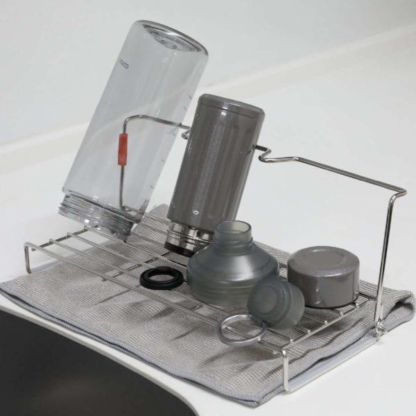 サイズ/約幅32×奥行14.5×高さ12.2cm収納時：約幅32×奥行12×高さ3.5cm重量/約265g内容量/1個材質/本体：ステンレス滑り止め・飾りパーツ：シリコーンゴム生産国/中国製●清潔にスマートに乾かせる、ボトルスタンドです。●...