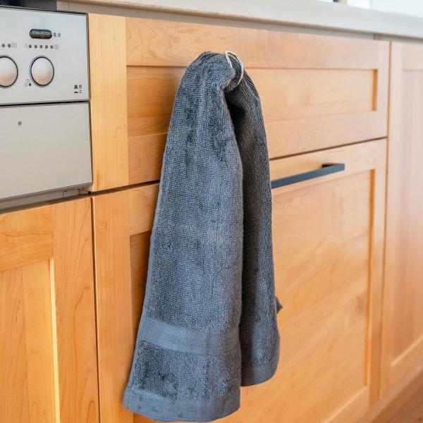 サイズ/約幅4.7×奥行9.1〜10×高さ20cm設置時の高さ：約14.5cm重量/約110g内容量/1個材質/ホルダー部：18-8ステンレス（クロムメッキ）本体固定部：スチール（クロムメッキ）調節パーツ：18-0ステンレスすべり止め：シリ...