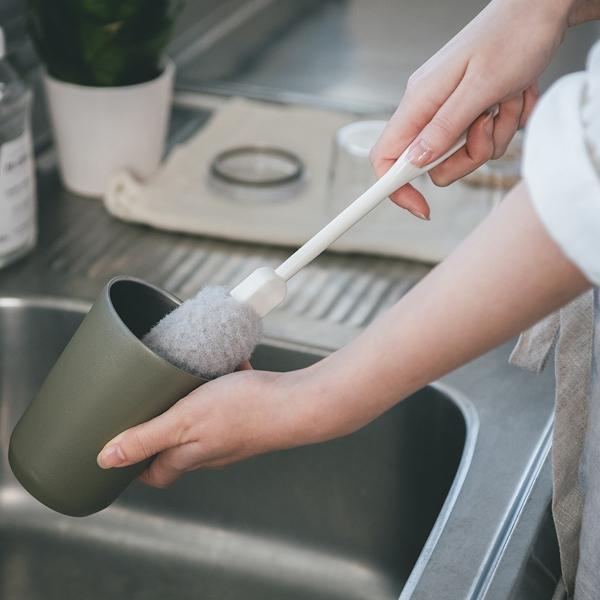 サイズ/全長：約32cm幅：約5cm内容量/1個材質/柄・ジョイントパーツ：ポリプロピレン毛：ポリエステル生産国/日本製耐熱温度/80度●水だけでも汚れを落とせる環境にやさしいクリ−ナ−です。●高さが17〜20cm程度のマグボトルやタンブラ...