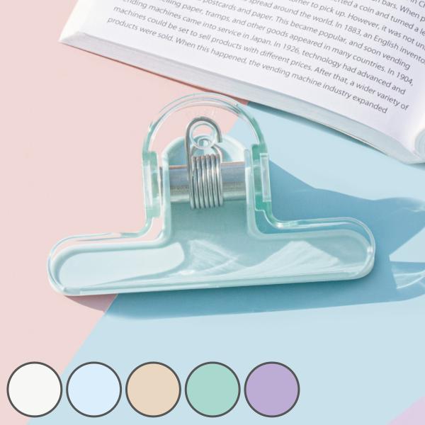 サイズ/約幅12.5×奥行4.3×高さ7.3cm※最大開口約4.5cm重量/約100g内容量/1個材質/ABS種類/クリア、ブルー、モカベージュ、グリーン、バイオレット●参考書・料理本・楽譜など、分厚い本を読むときに便利なブッククリップです...