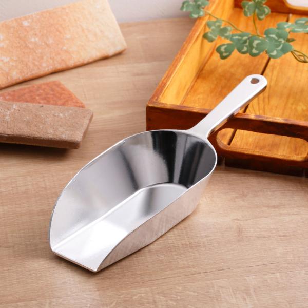 サイズ/約幅24.7×奥行8.9×高さ4.9cm内容量/1個材質/アルミニウム●シンプルで使いやすいアルミ製のスコップ【24cm】です。●軽量で扱いやすくガーデニング作業にぴったりです。おしゃれ ガーデンツール 庭 植物 入れ替え 土 掘る...