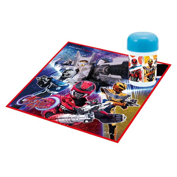 サイズ/おしぼり：約25×25cmケース：約直径6.2×高さ10.2cm内容量/1個（ケース、おしぼり、名前シール）材質/蓋、本体：ポリプロピレンおしぼり：綿100％生産国/日本製●戦隊ヒーローのおしぼりセットです。●便利な名前シール付です...